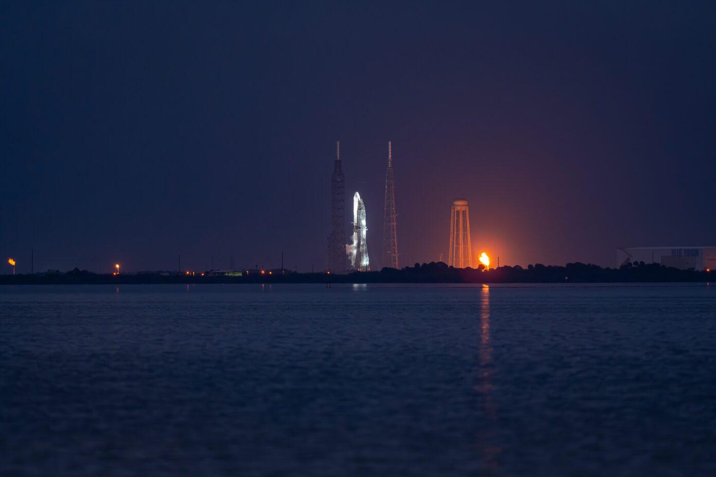 Blue Origin Lights Up New Glenn During Static Fire Test - The Space ...